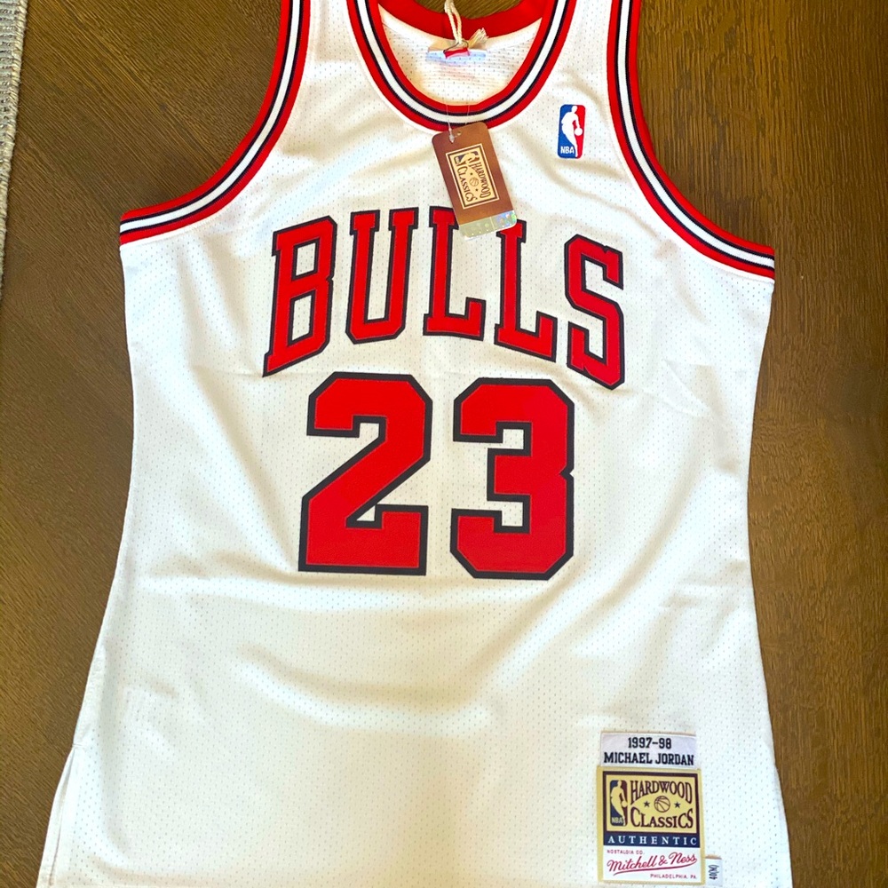 Michael Jordan Mitchell & Ness 96’-97’ Authentic Bull… - Gem